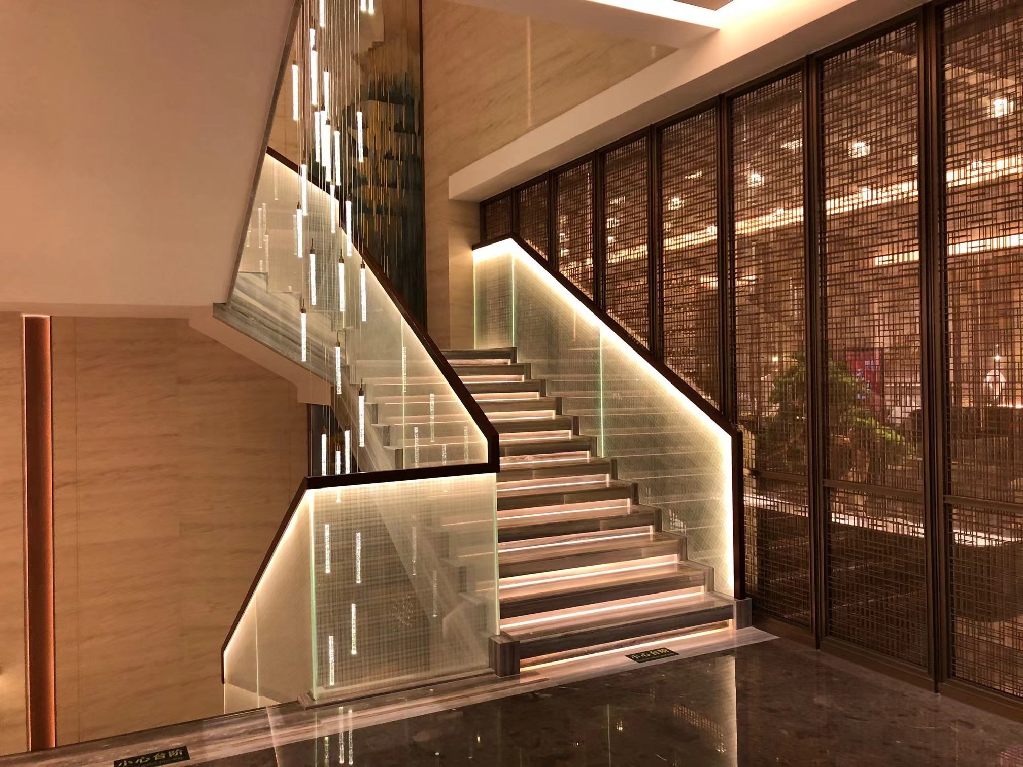 - Deorative glass on HESHAN RATO SPECIAL GLASS CO .,LTD.